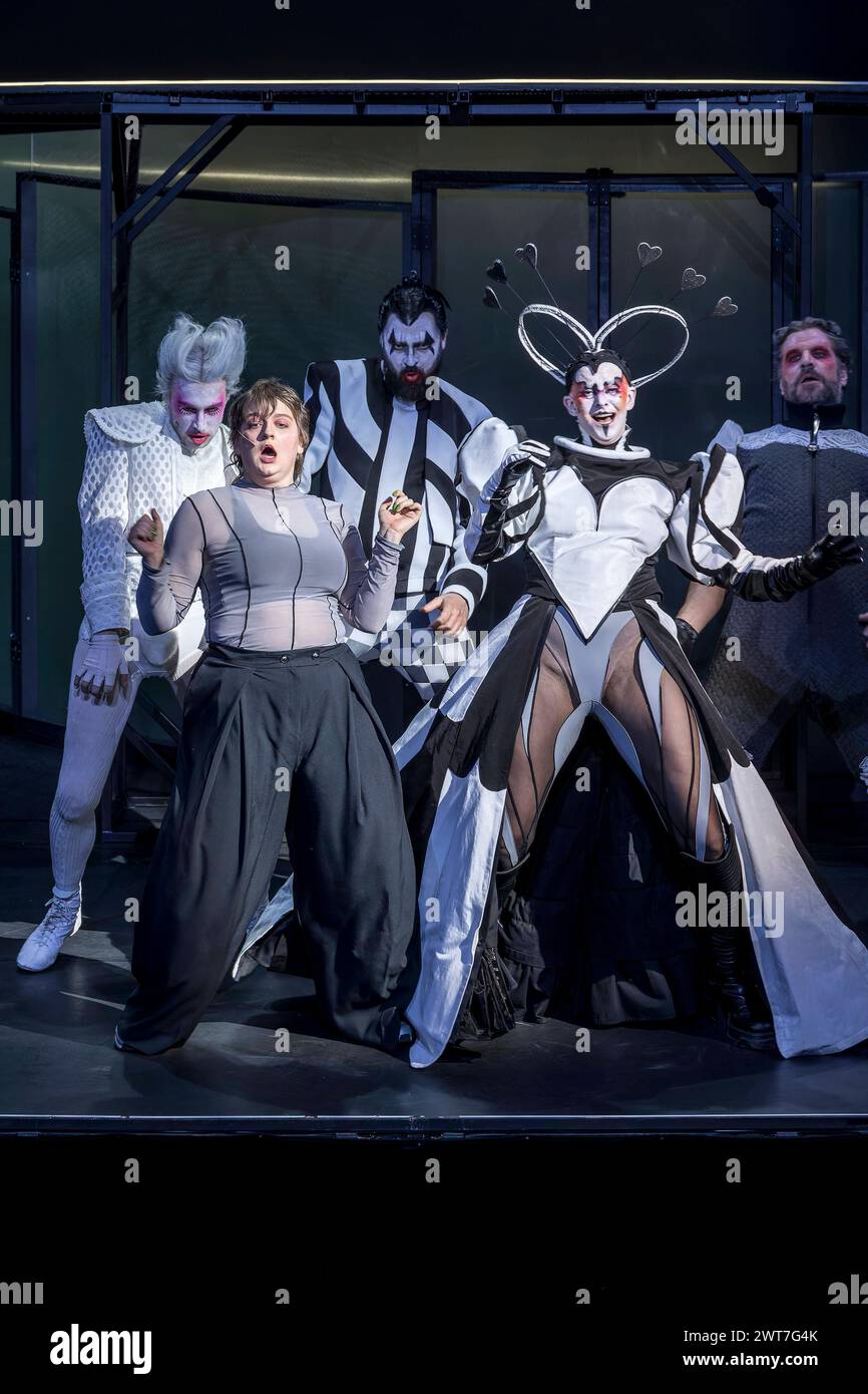 Das tanzende haus hi-res stock photography and images - Alamy