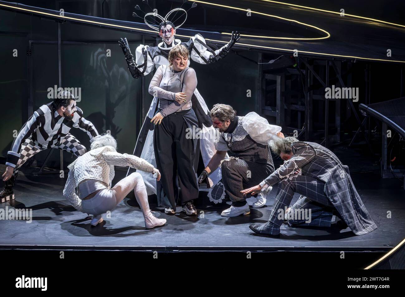 Alice, eine Pop Opera nach Lewis Carroll am Staatstheater Cottbus DEU ...
