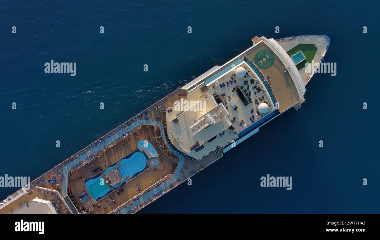 Sailing cruise ship aerial top view Stock Photo - Alamy