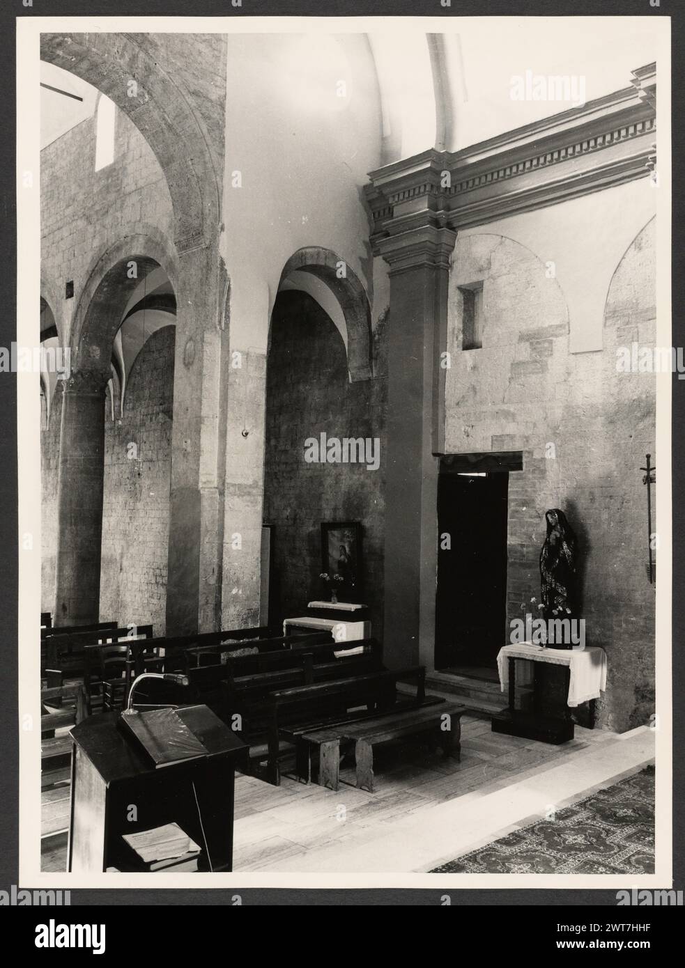 Bifora window hi-res stock photography and images - Alamy