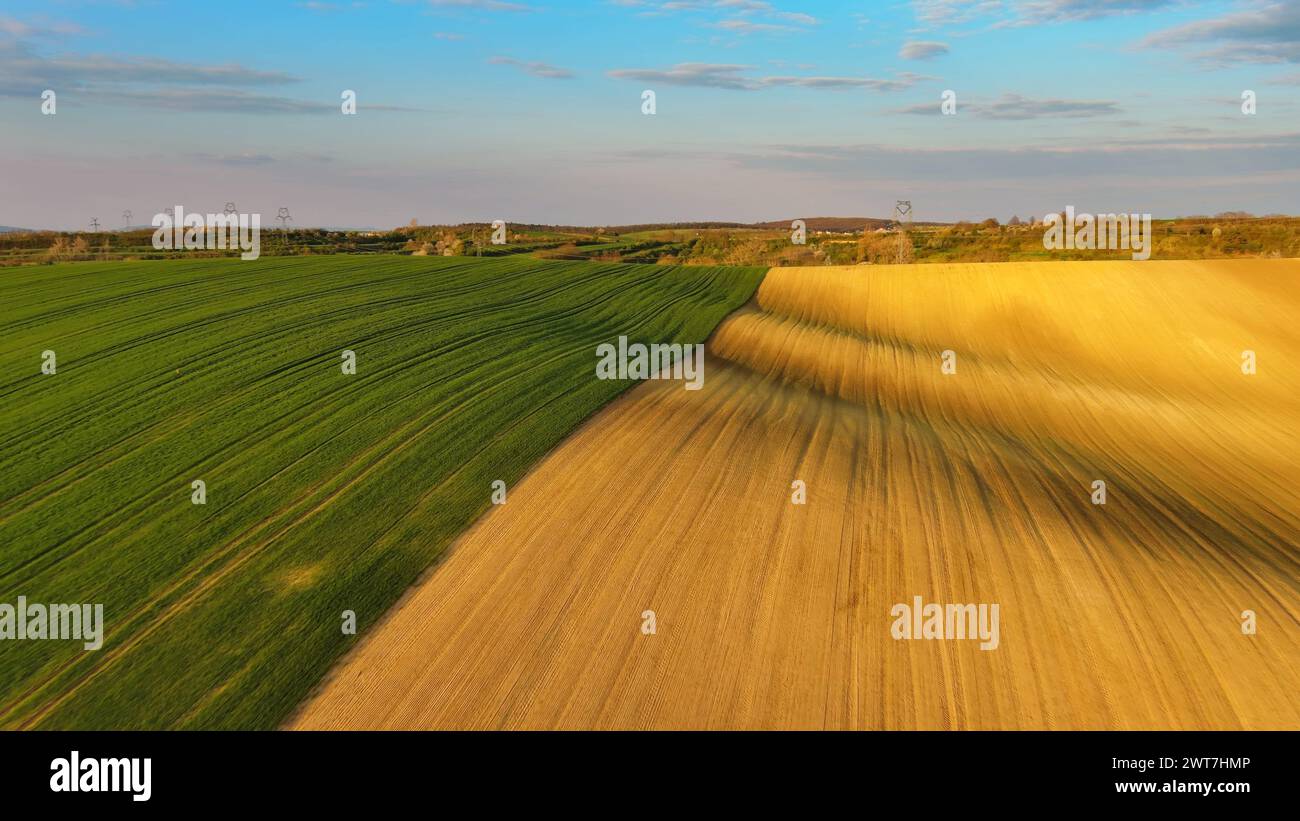 Wavy landscape green hills hi-res stock photography and images - Alamy