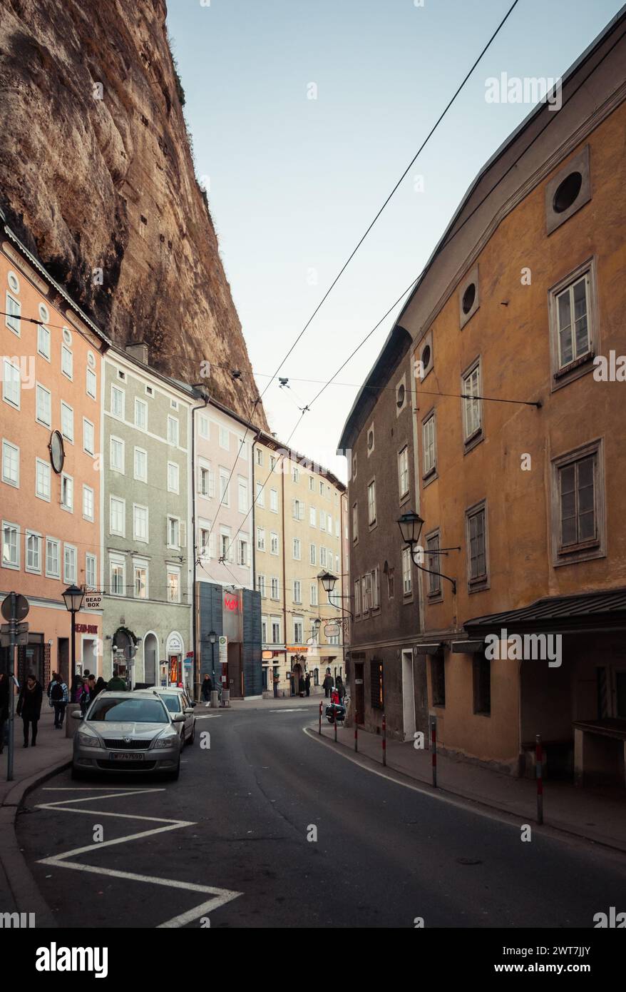 Curved street with houses hi-res stock photography and images - Alamy