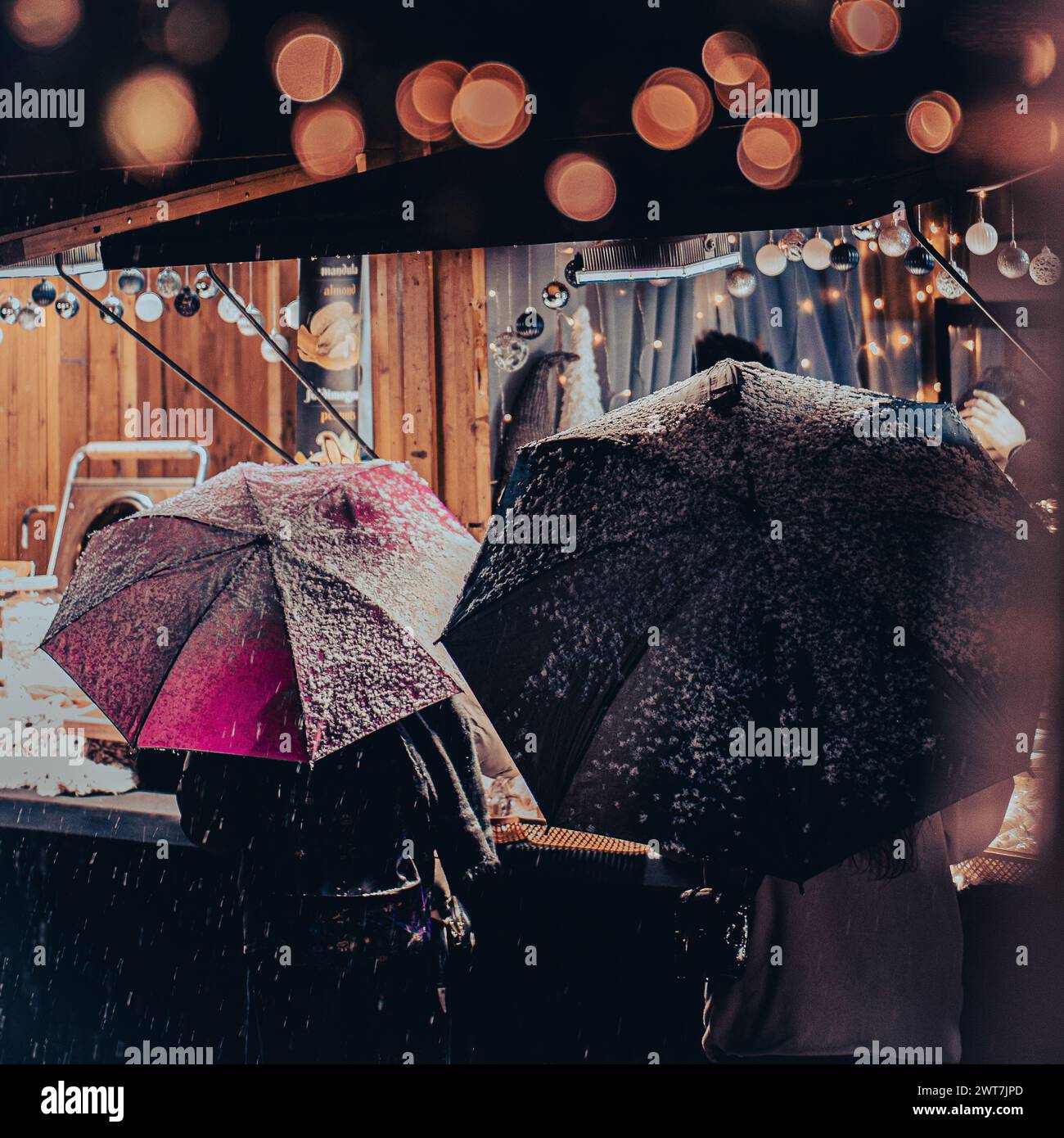 Night scene christmas presents hi-res stock photography and images - Alamy