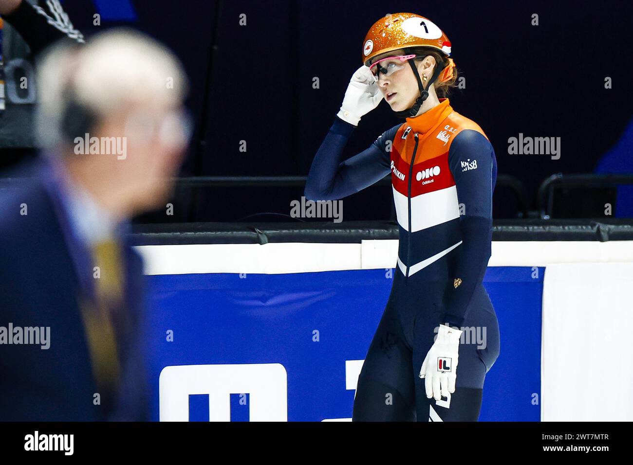 ROTTERDAM - Suzanne Schulting (NED) is disappointed after her fall ...