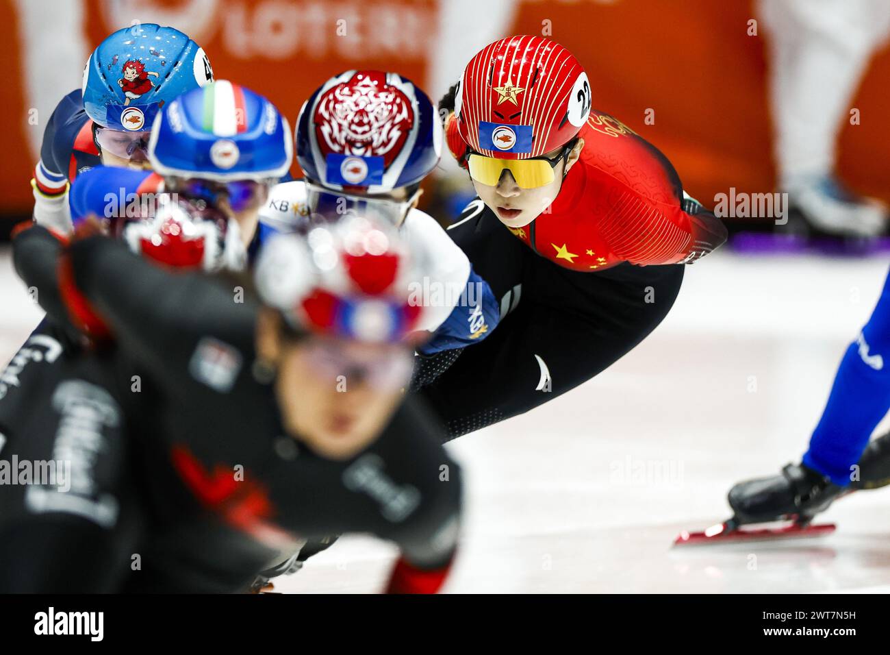 ROTTERDAM - Li Gong (CHN) during the 1500 meters women's semi-final at ...