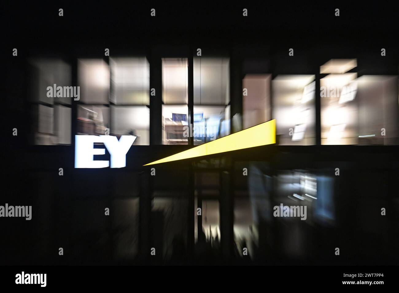 Light ey hi-res stock photography and images - Alamy