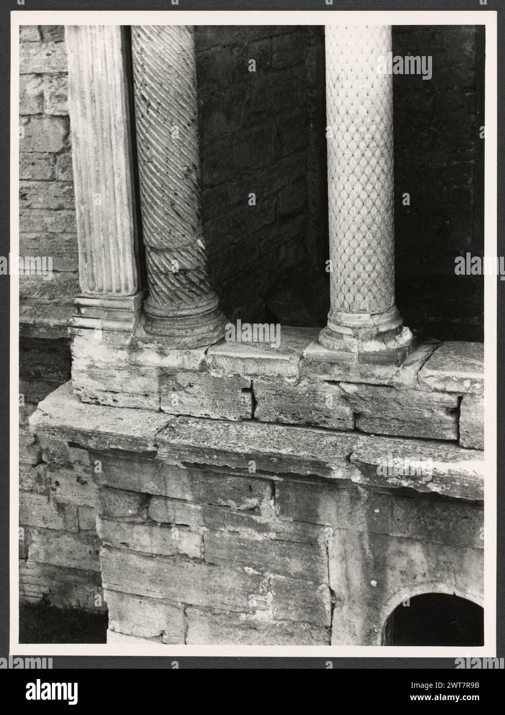 Semi circular altar hi-res stock photography and images - Alamy