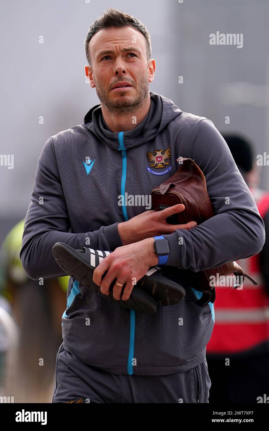 St Johnstone's Andrew Considine arrives ahead of the cinch Premiership ...