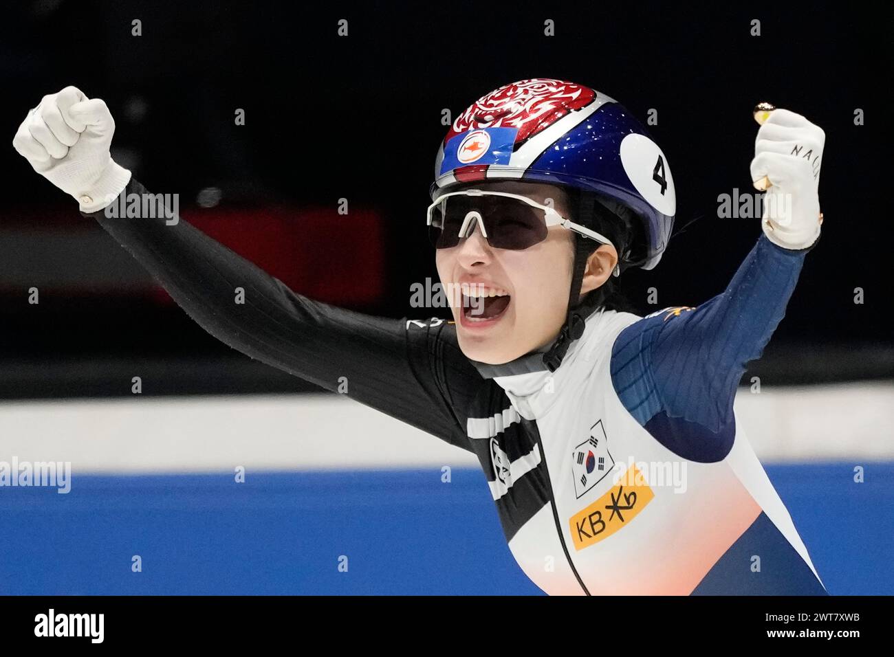 South Korea's Gilli Kim celebrates winning the women's 1500 meters ...