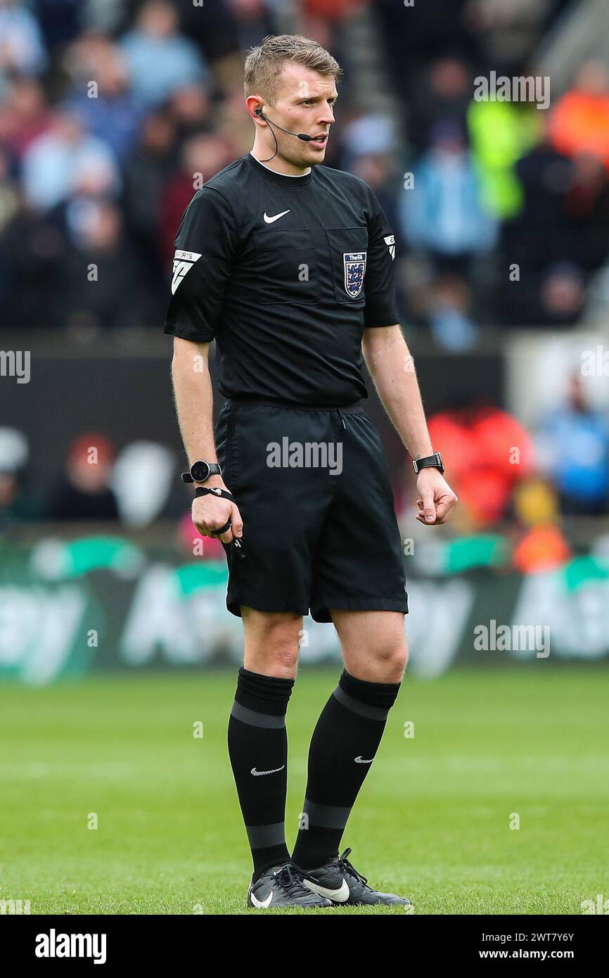 Wolverhampton, UK. 16th Mar, 2024. Referee Samuel Barrott during the ...