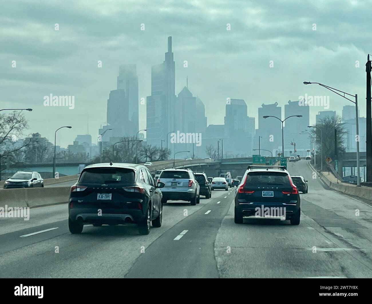Traffic moves along the Schuylkill Expressway near Center City ...