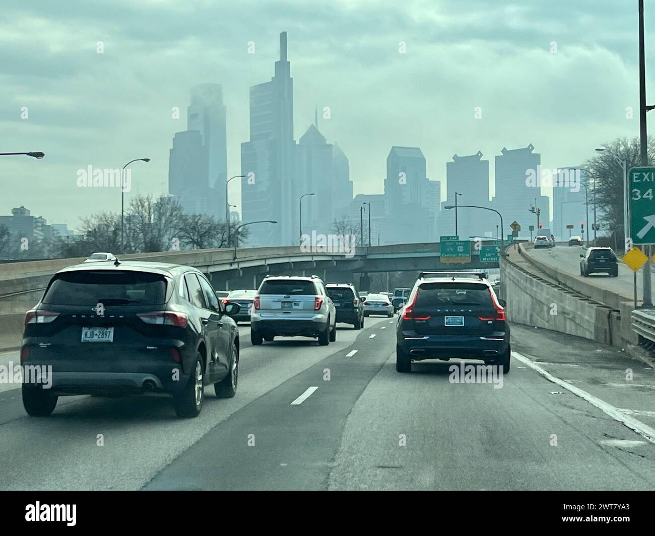 Traffic moves along the Schuylkill Expressway near Center City ...