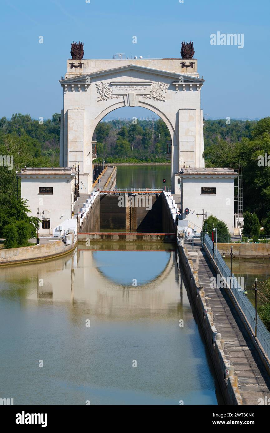 VOLGOGRAD, RUSSIA - JUNE 15, 2023: Arch of the first shipping lock of ...