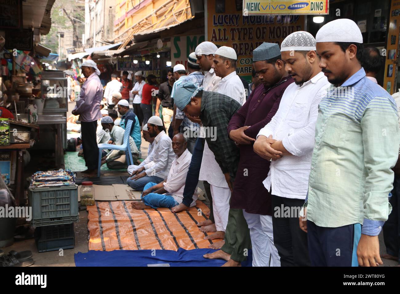 Kolkata, India. 15th Mar, 2024. Muslims offer prayers on the first ...