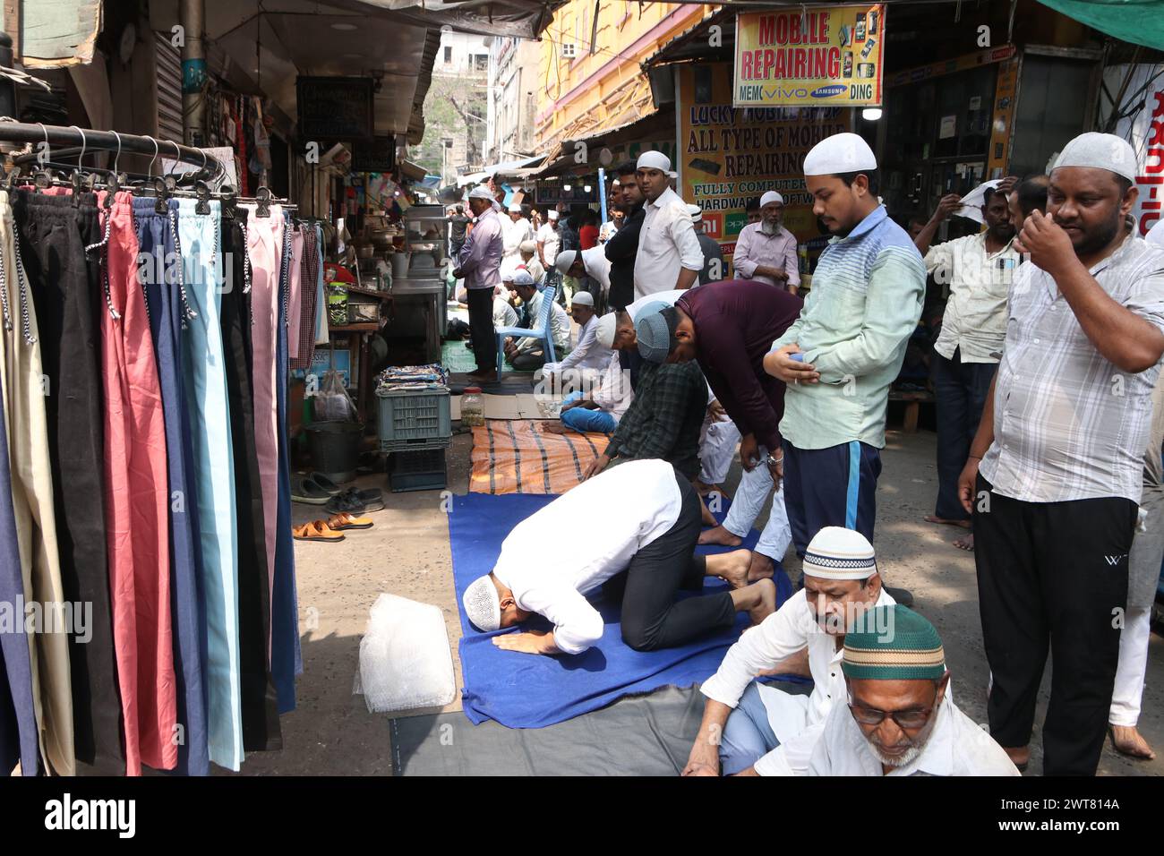 Kolkata, India. 15th Mar, 2024. Muslims offer prayers on the first ...