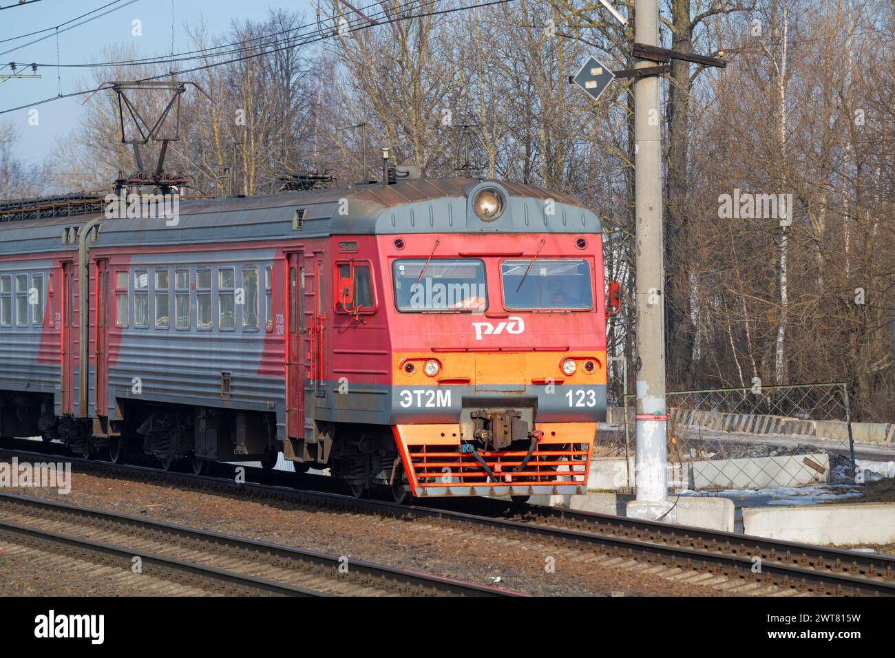 PETRO-SLAVYANKA, RUSSIA - MARCH 04, 2024: The head car of the suburban ...