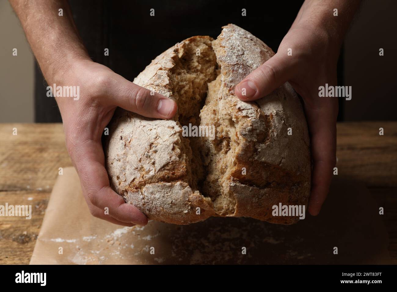 Breaking bread hands hi-res stock photography and images - Alamy