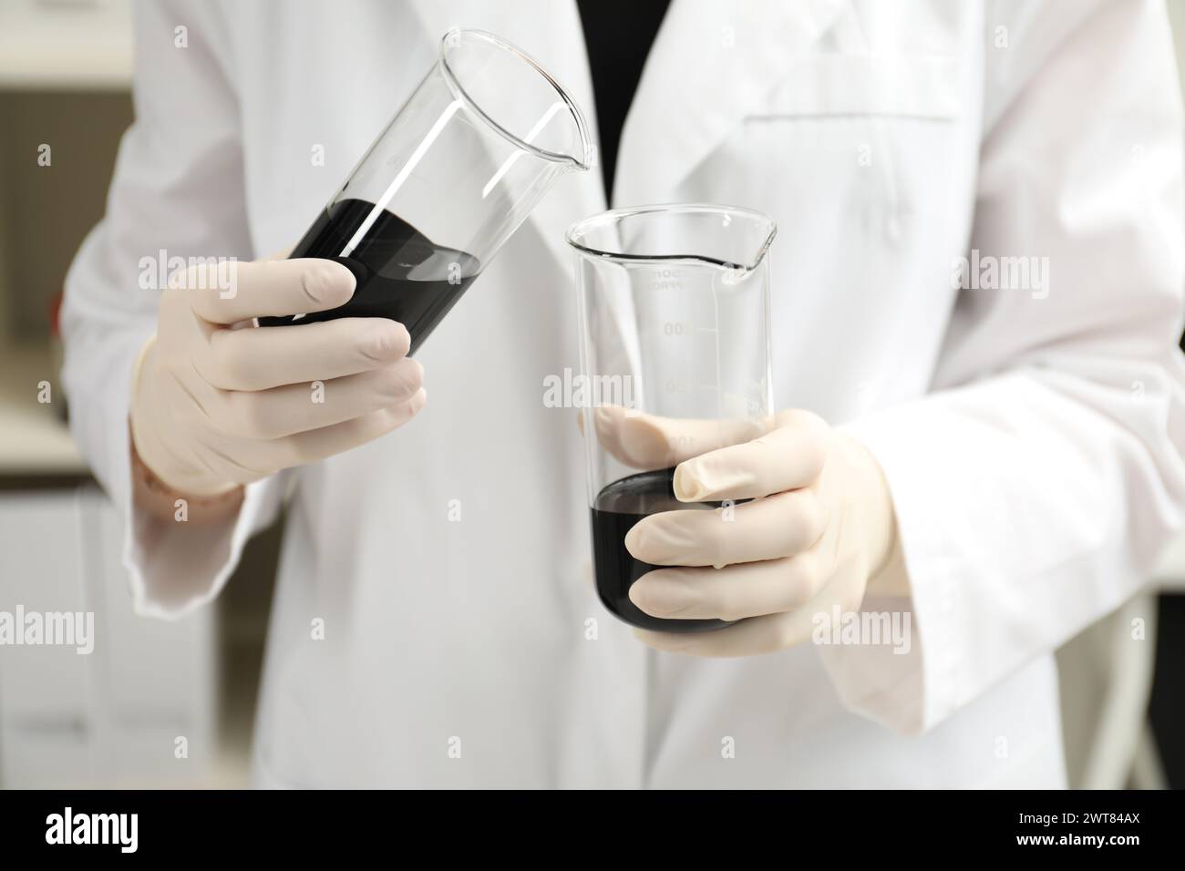Crude oil beaker hi-res stock photography and images - Alamy