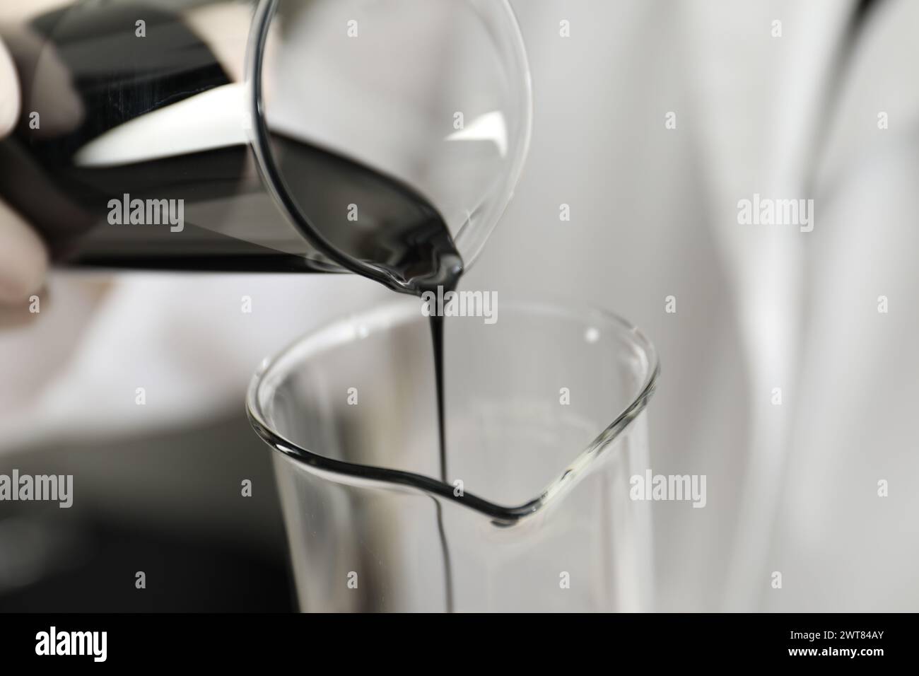 Crude oil beaker hi-res stock photography and images - Alamy
