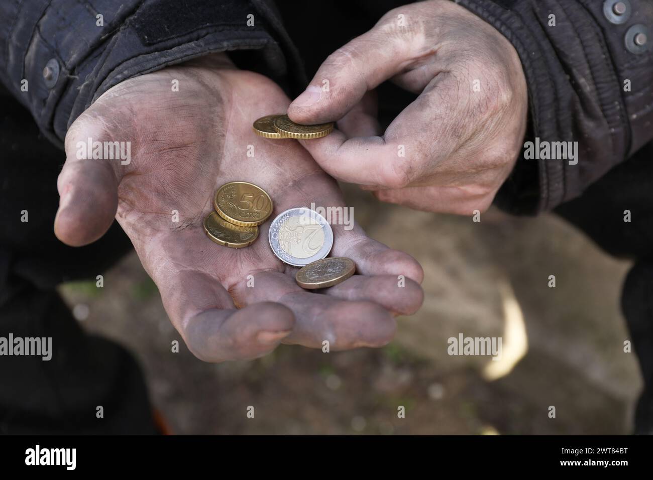 Poor homeless man holding coins outdoors, closeup Stock Photo - Alamy