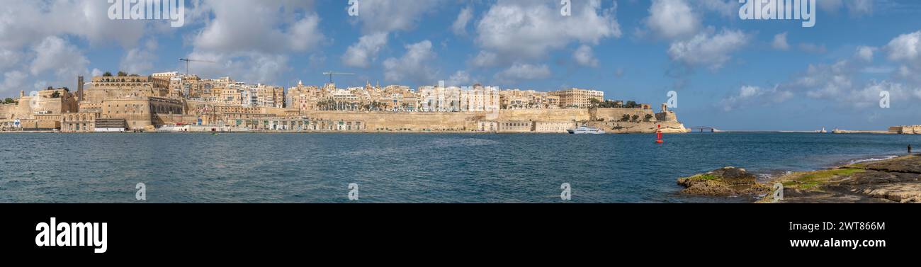 Malta extended panorama hi-res stock photography and images - Alamy