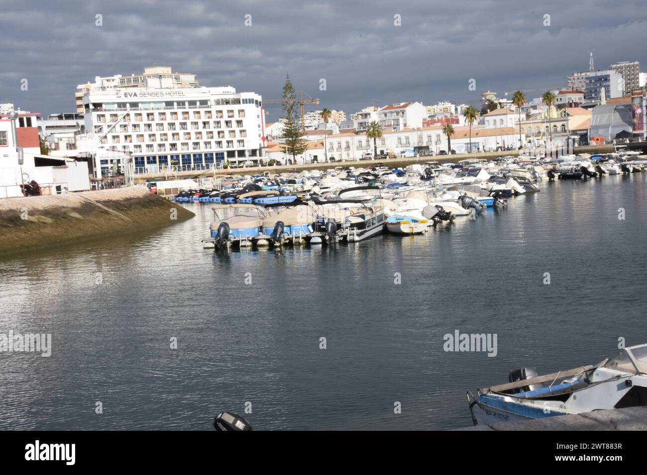 Port de plaisance à Faro, Portugal Stock Photo - Alamy