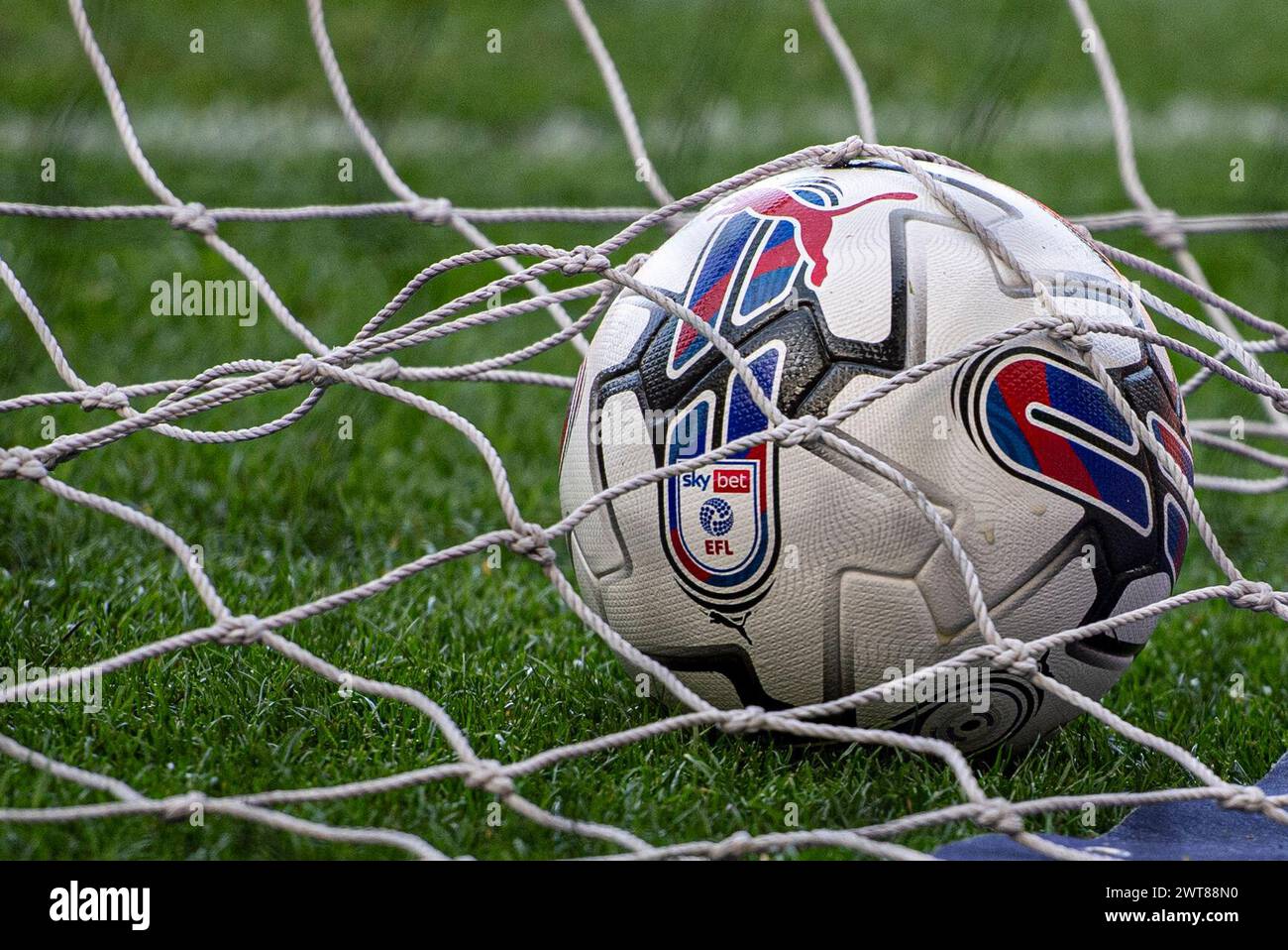 Efl championship ball 2023 hi-res stock photography and images - Alamy