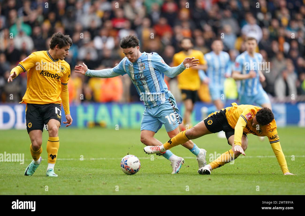 Coventry City's Callum O'Hare (centre) battles with Wolverhampton ...