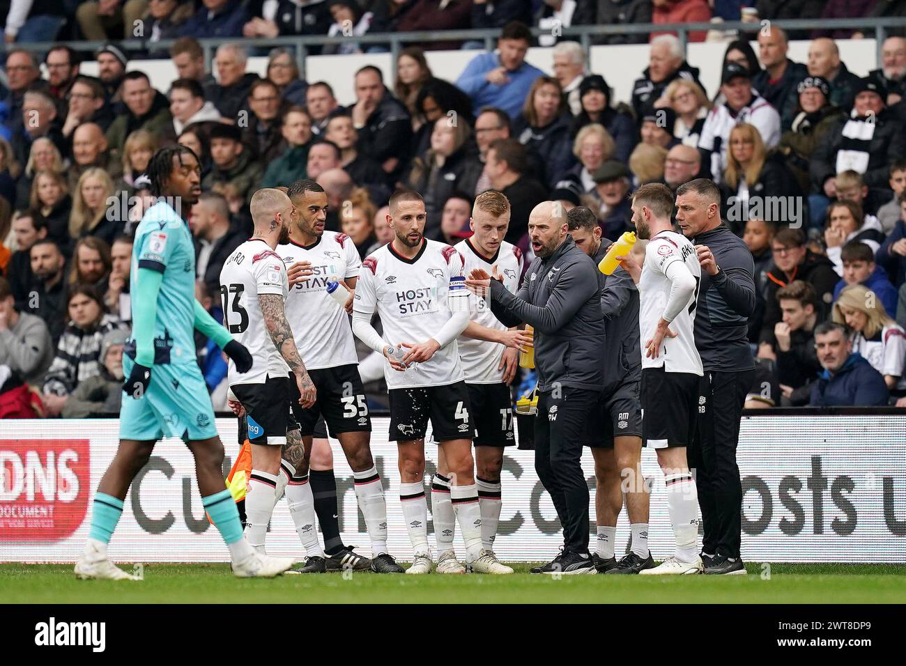 Derby County manager Paul Warne (fourth right) speaks with his players ...