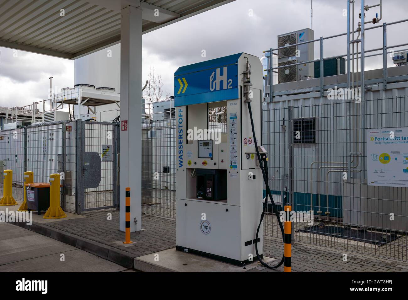 Hydrogen fuel cell pilot hi-res stock photography and images - Alamy