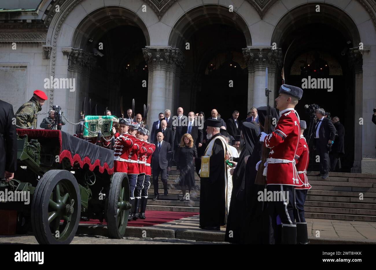 Honour guards carry the coffin of the Bulgarian Patriarch Neophyte ...