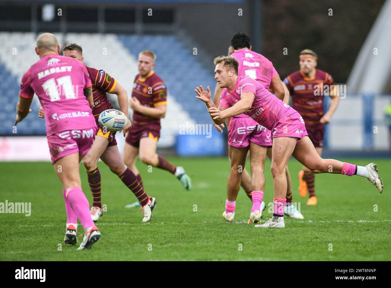 Huddersfield, England - 16th March 2024 Jez Litten (9) of Hull Kingston ...