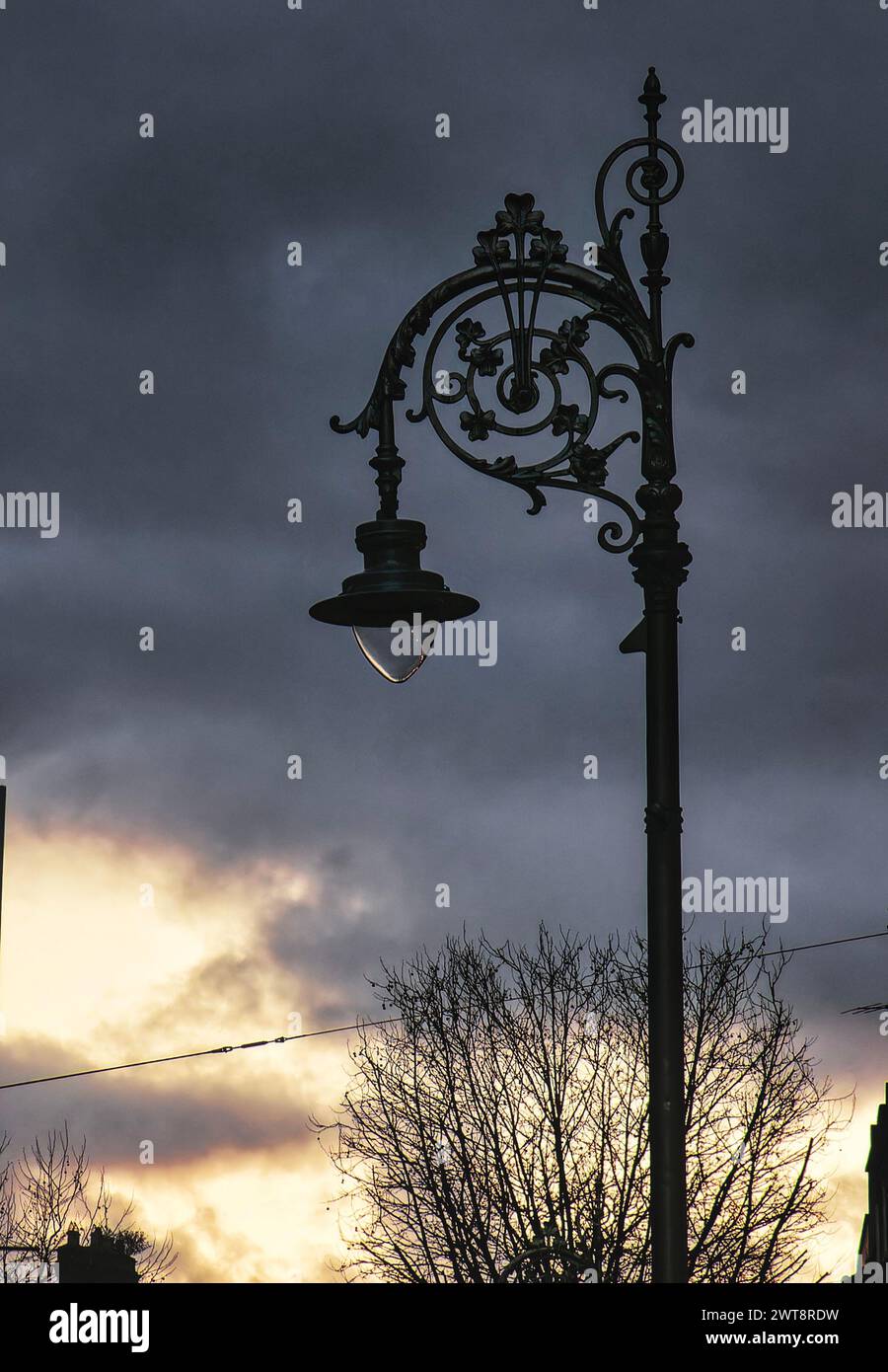 Antique street light in hi-res stock photography and images - Alamy