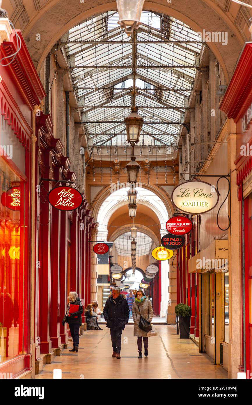 Covered archway passage hi-res stock photography and images - Alamy