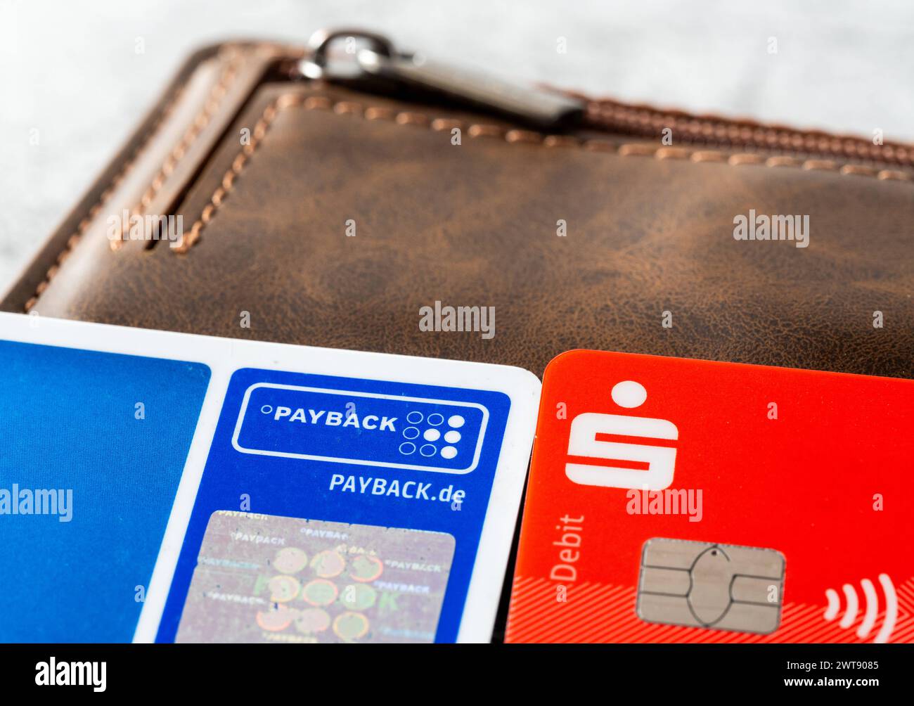 Mit einer karte hi-res stock photography and images - Alamy