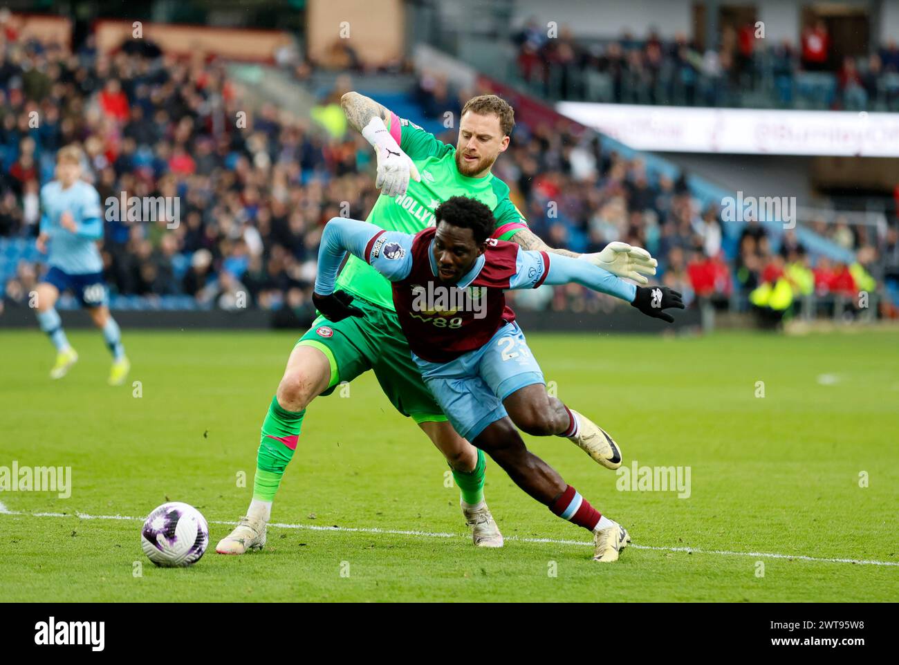 Brentford goalkeeper mark flekken during the premier league match at turf moor, burnley. hi-res ...