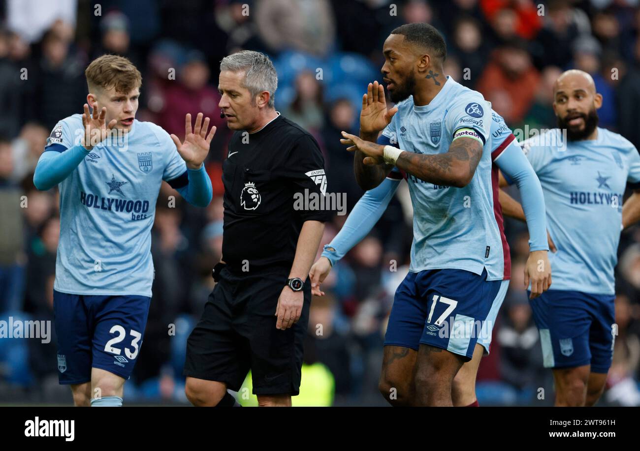 Brentford's Ivan Toney (right) and Keane Lewis-Potter (left) appeal to ...