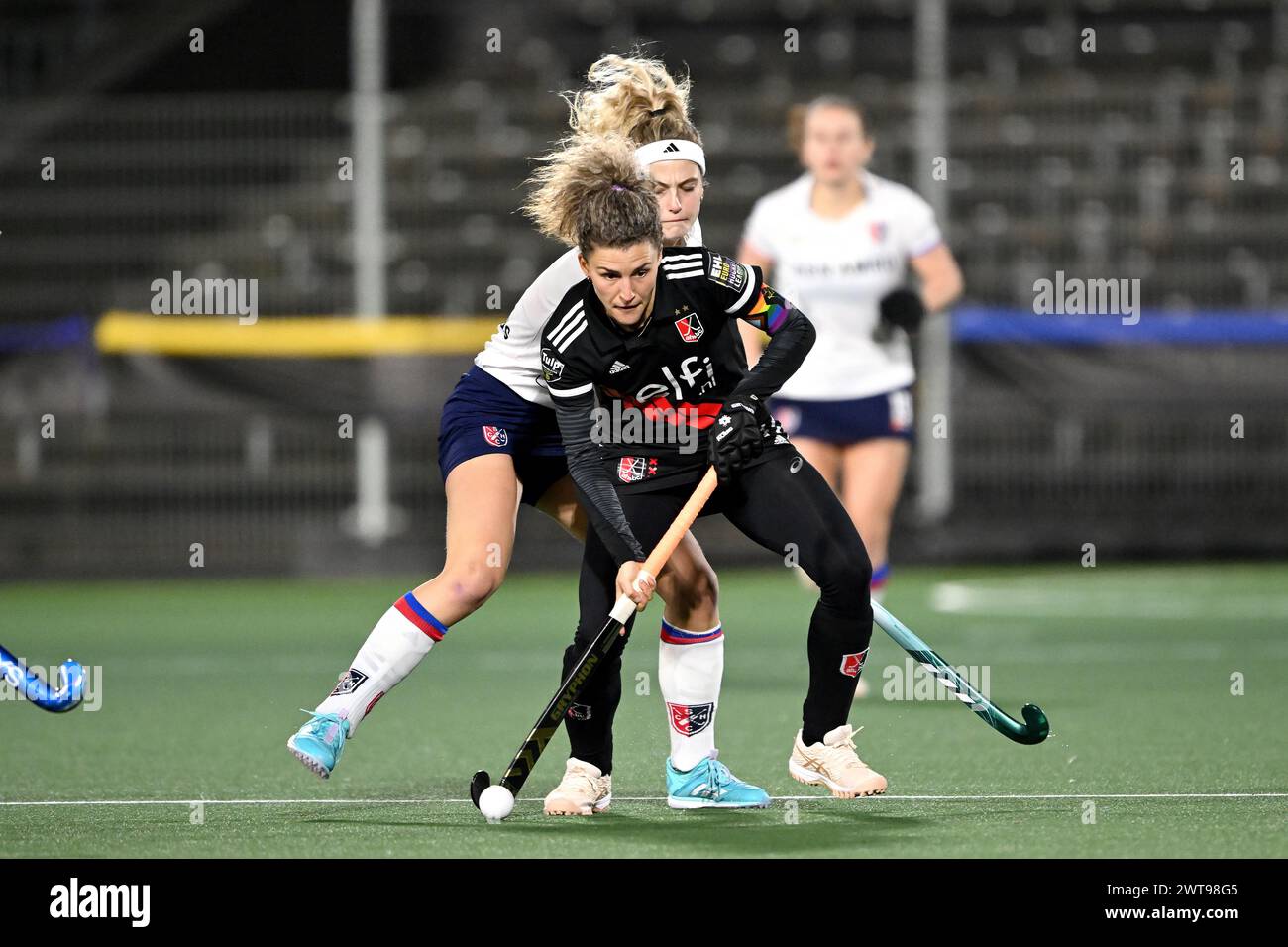 AMSTELVEEN - (l-r) Yibbi Jansen of SCHC, Maria Verschoor of AHBC ...