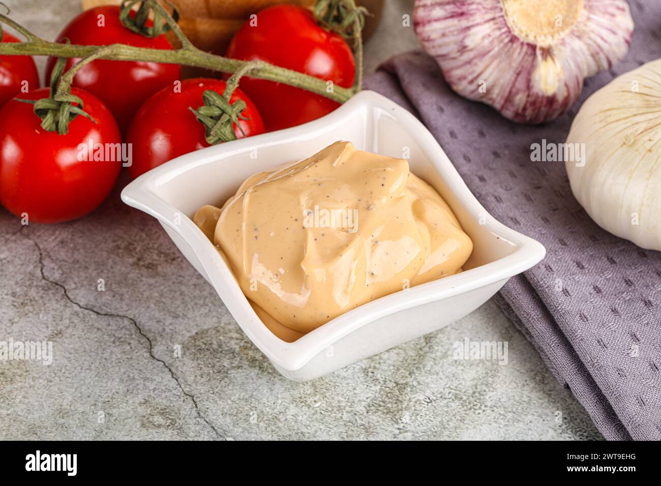 Bowl of Yellow cream grill sauce for burger Stock Photo - Alamy