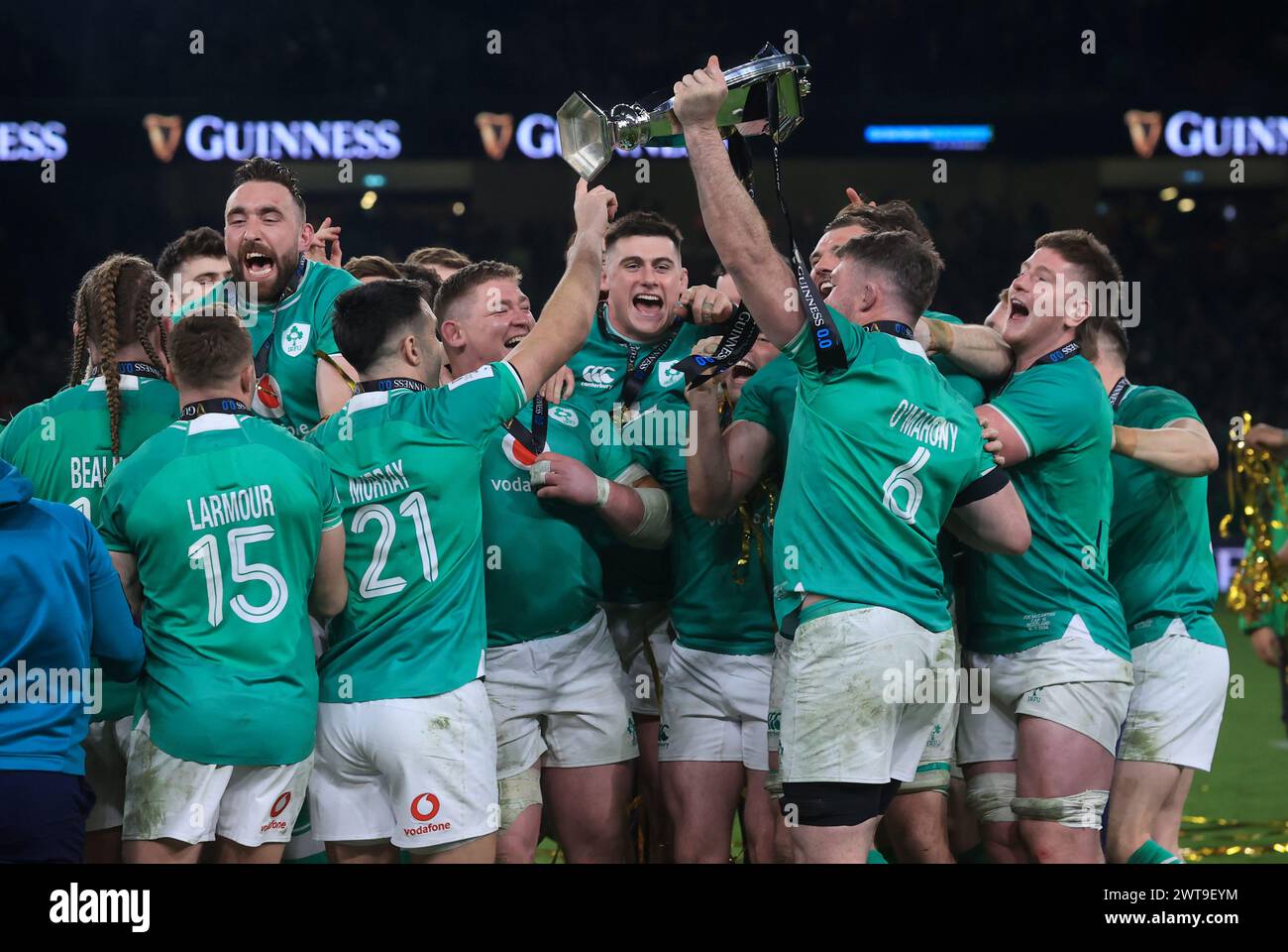 Ireland players celebrates with the Guinness Six Nations trophy ...