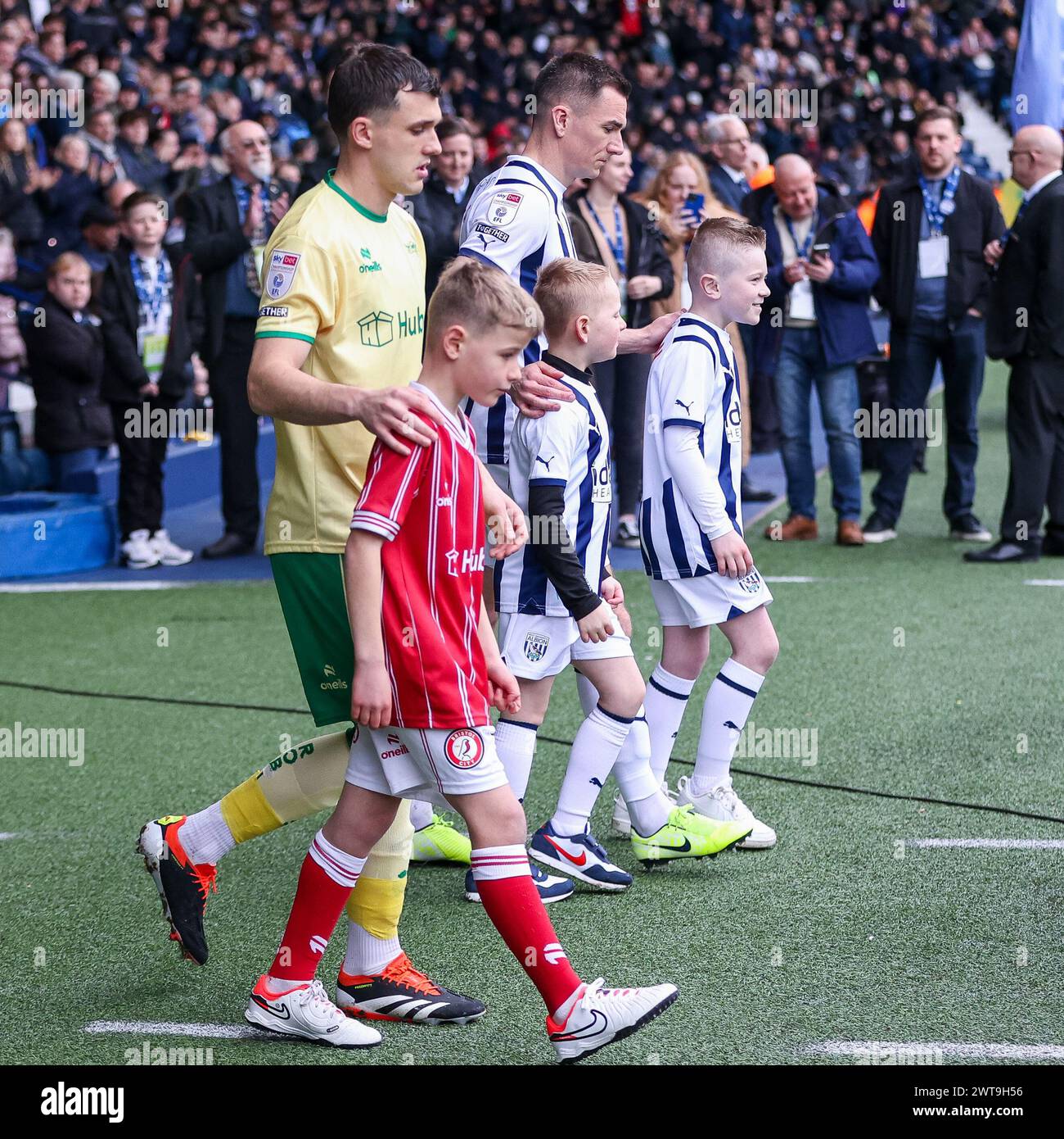 Efl mascots hi-res stock photography and images - Alamy