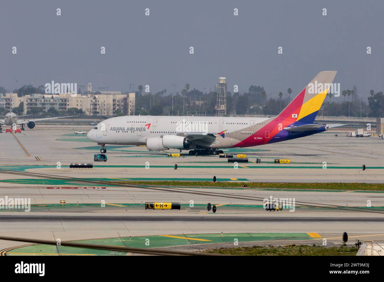 HL7634 Asiana Airlines Airbus A380-841 am Los Angeles International ...