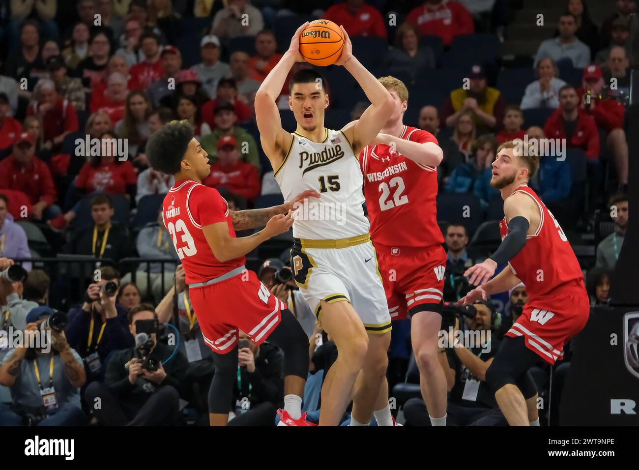 Minneapolis, Minnesota, USA. 16th Mar, 2024. Purdue Boilermakers center ZACH EDEY (15) looks to ...