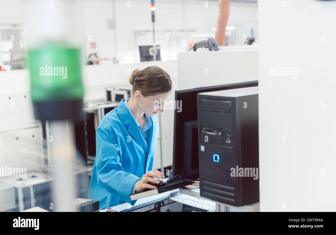 Assembly line electronics hi-res stock photography and images - Alamy