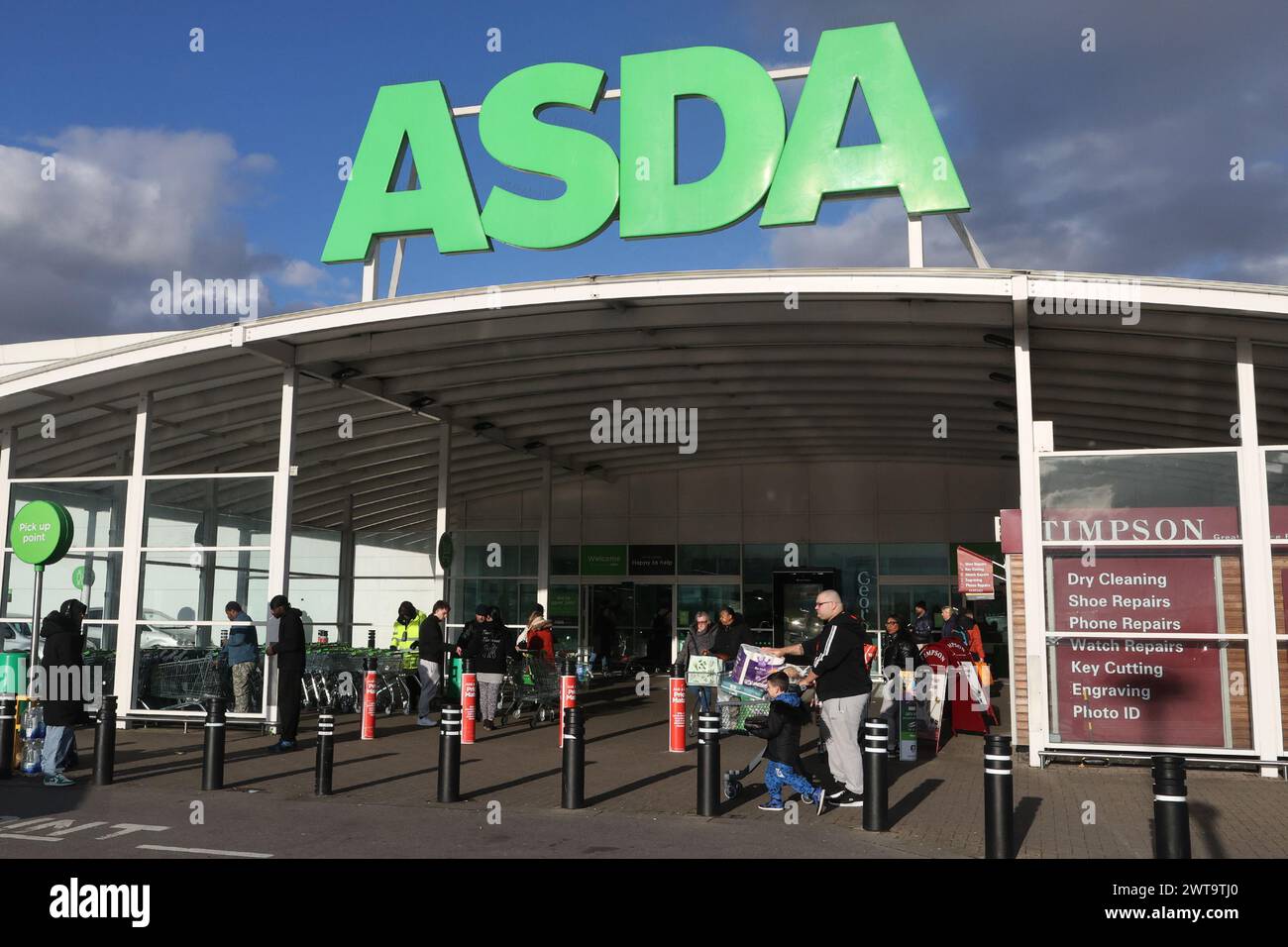 ASDA Supermarket in Leyton, London, UK Stock Photo - Alamy