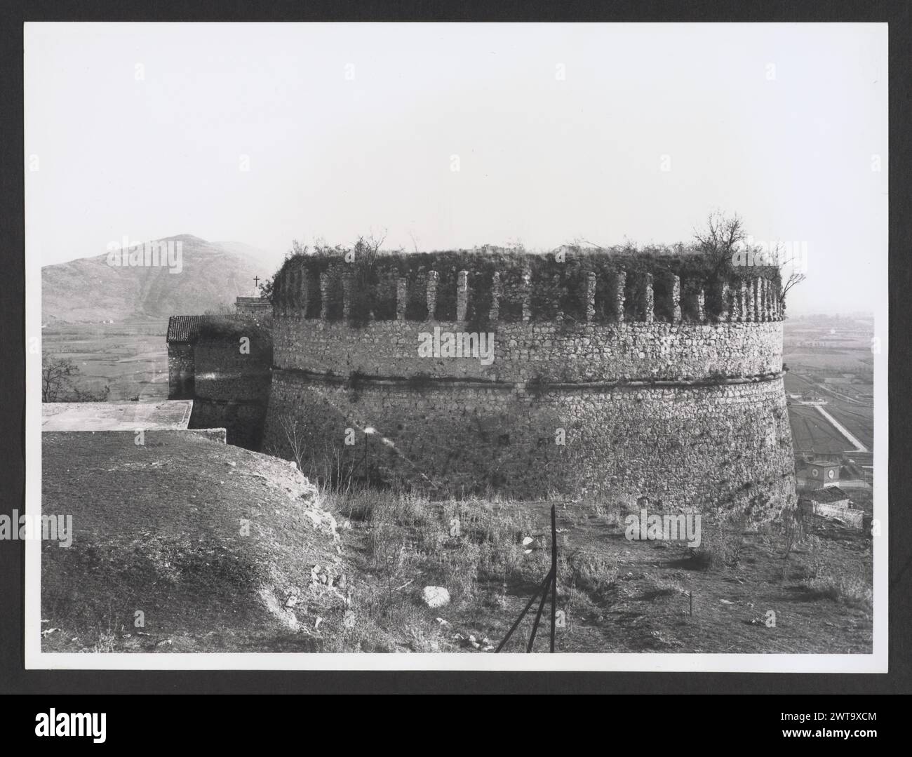 Abruzzo L'Aquila Scurcola Marsicana Castello. Hutzel, Max 1960-1990 ...