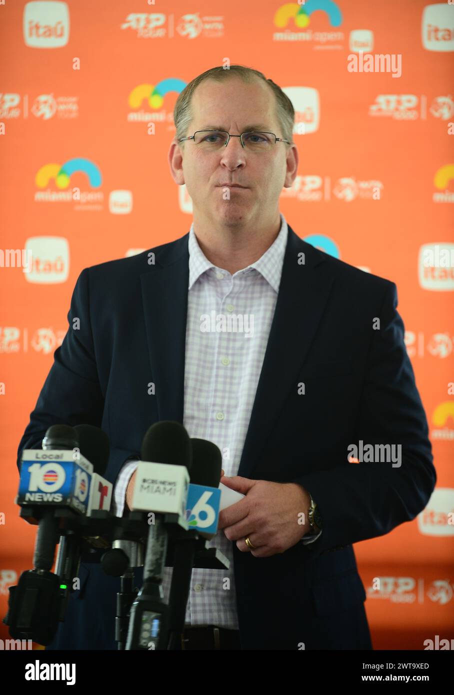 2024 campus preview tour hi-res stock photography and images - Alamy