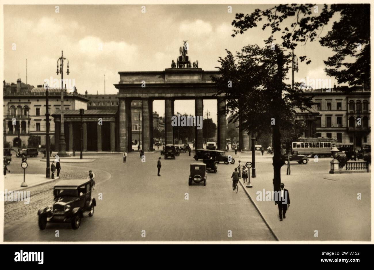 1928 c. , BERLIN , GERMANY : The BRANDENBURGER TOR ( Brandenburg Gate ...