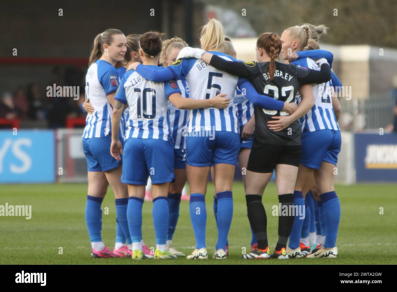Team huddle Brighton & Hove Albion Women v Manchester United Women ...