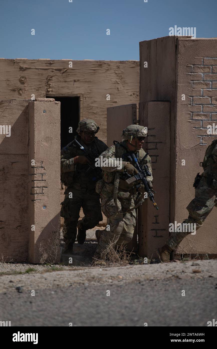 U.S. Army Paratrooper's assigned to the 2nd Battalion, 508th Parachute ...